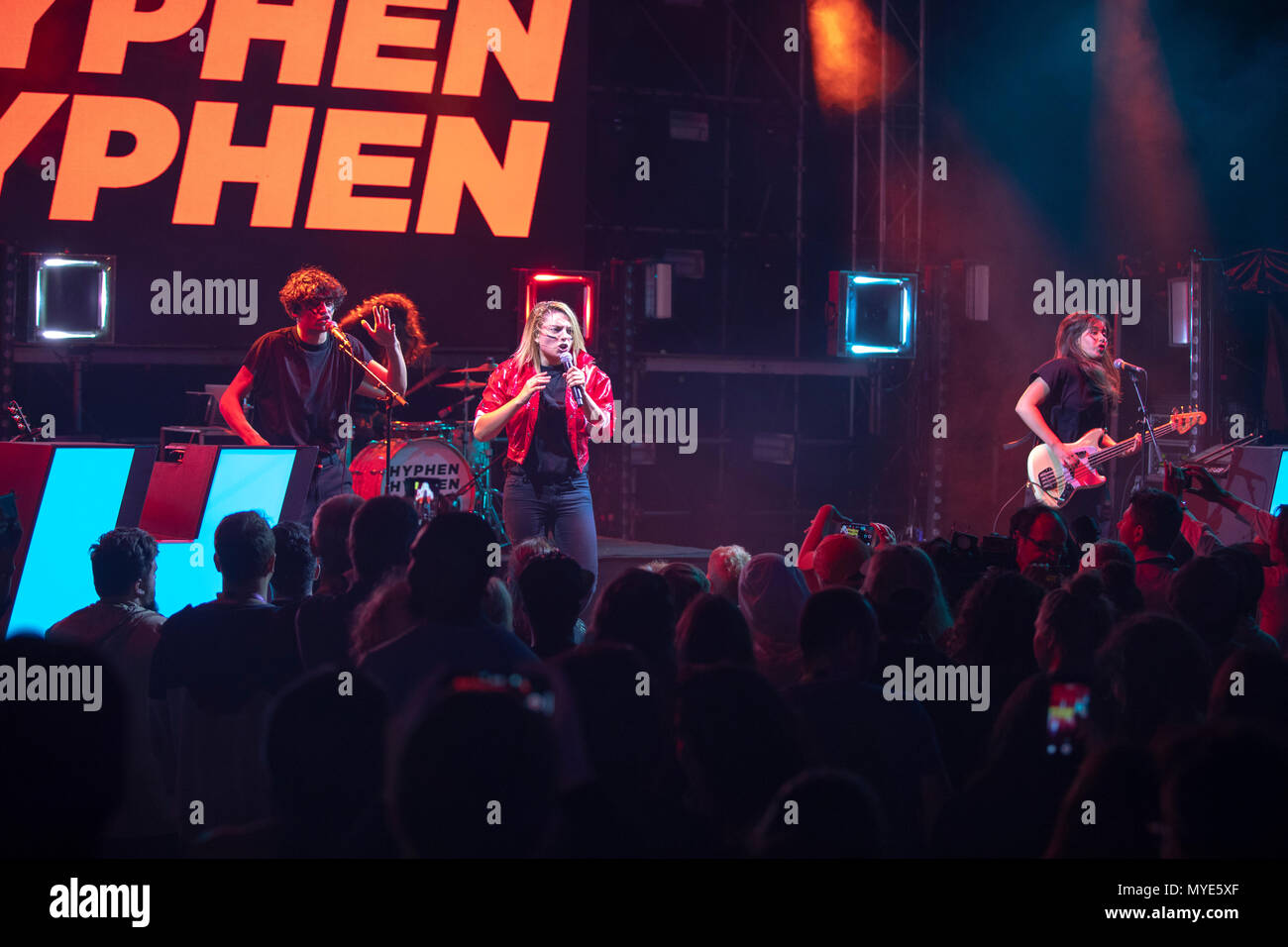 International artists cannes hi-res stock photography and images - Alamy