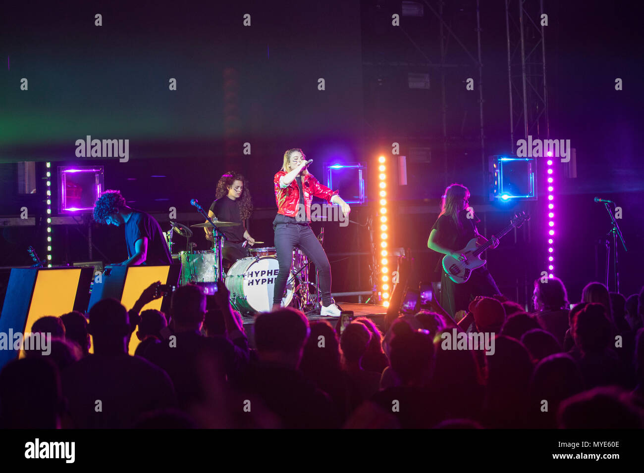 International artists cannes hi-res stock photography and images - Alamy