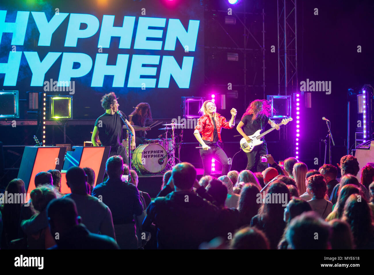 International artists cannes hi-res stock photography and images - Alamy