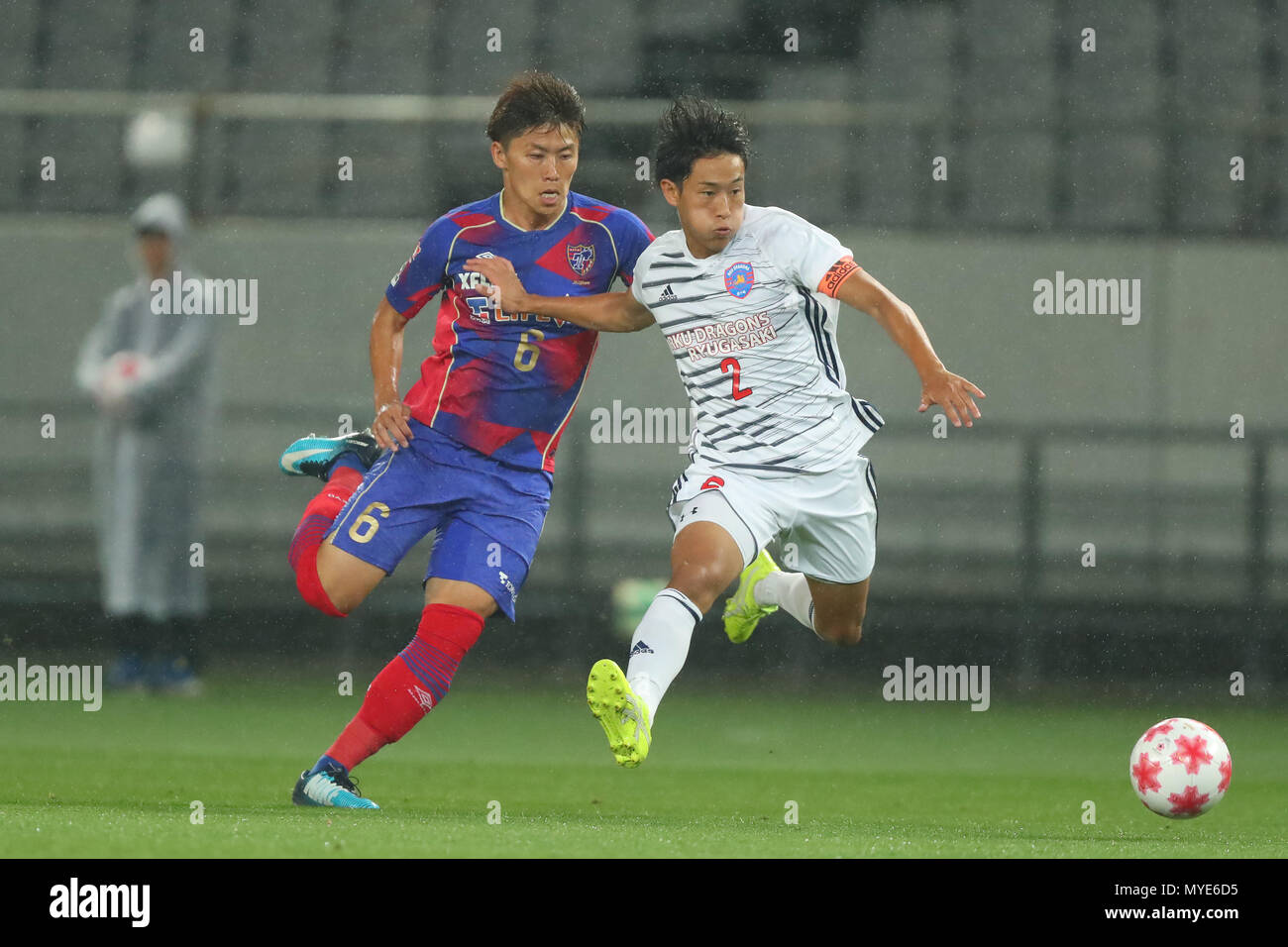 Ajinomoto Stadium, Tokyo, Japan. 6th June, 2018. (L to R) Kosuke Ota ...