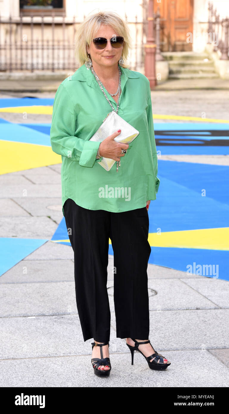 Actress jennifer saunders 2018 hi-res stock photography and images - Alamy