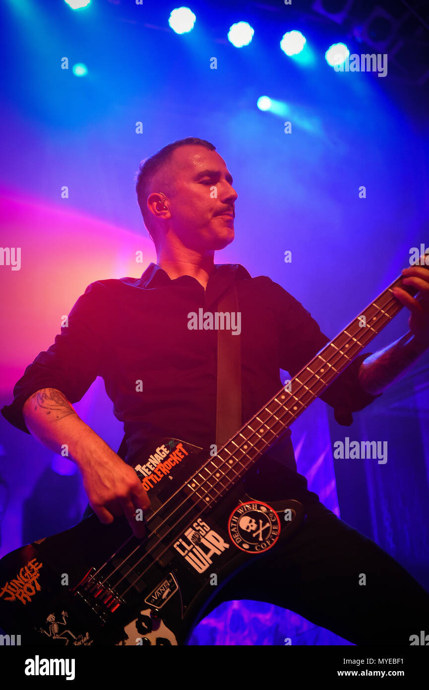 Gibson sg bass hi-res stock photography and images - Alamy