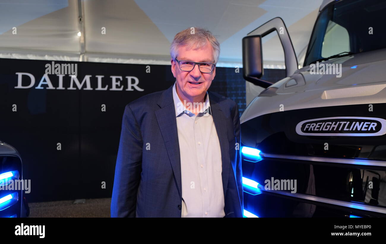 Daimler freightliner hi-res stock photography and images - Alamy