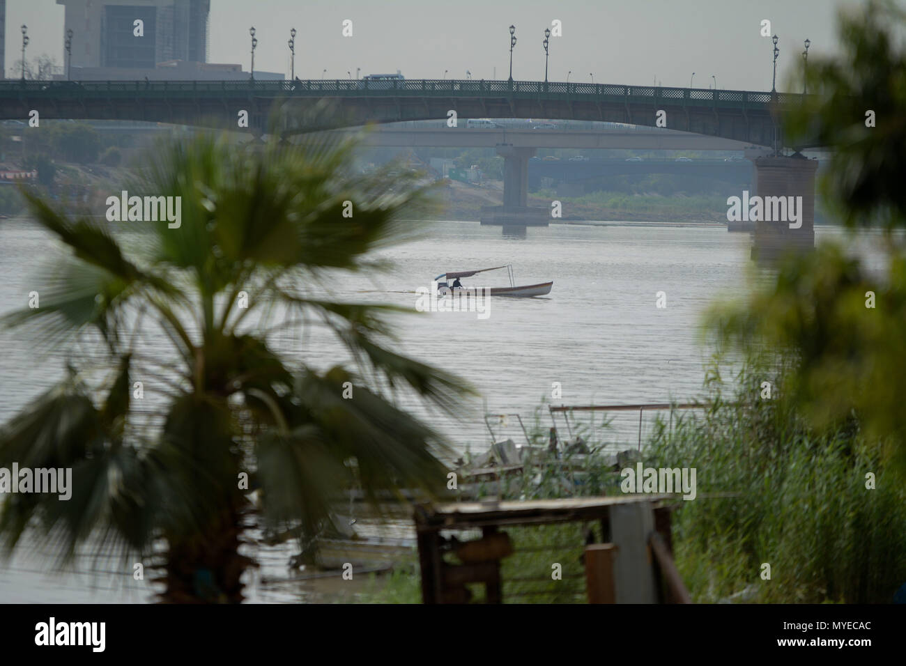 Tigris river iraq drought hi-res stock photography and images - Alamy