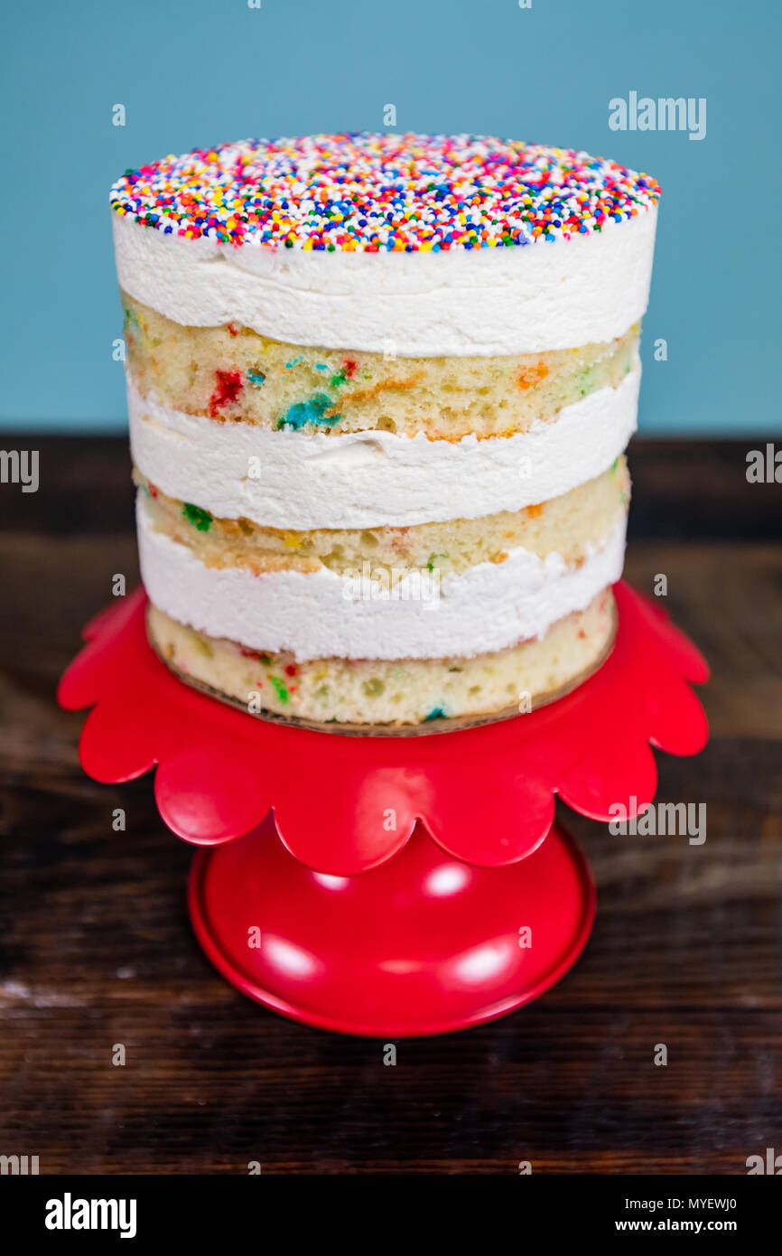 Funfetti cake with frosting hi-res stock photography and images - Alamy