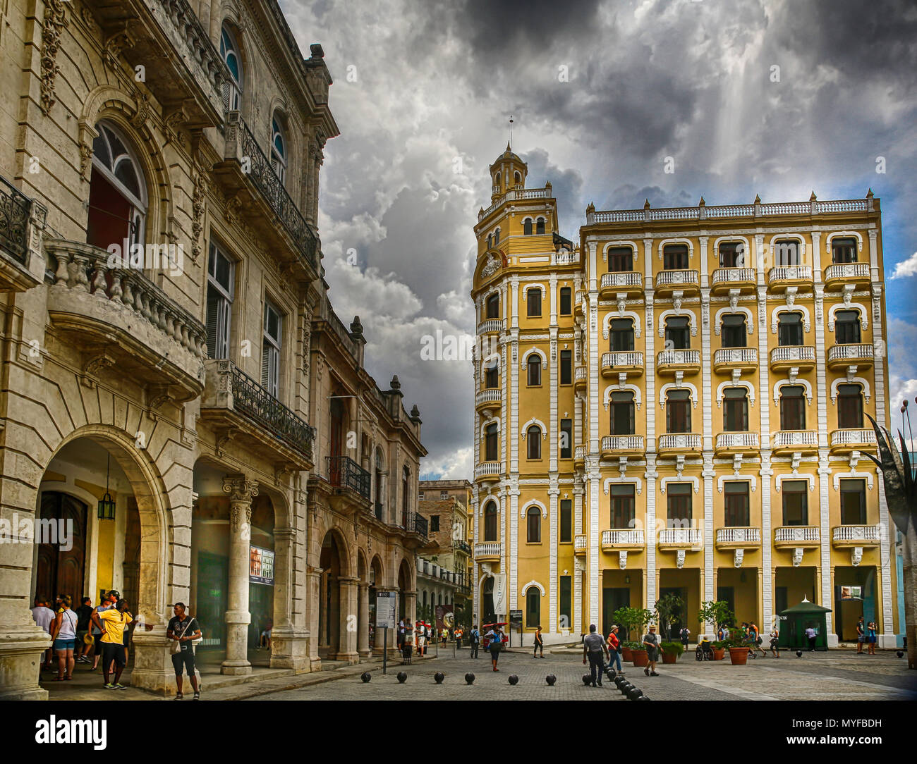 Havana old town hi-res stock photography and images - Alamy