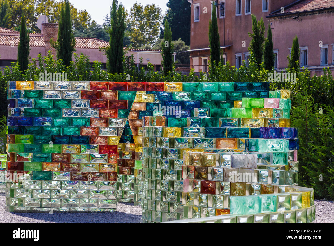 Glass wall blocks hi-res stock photography and images - Alamy
