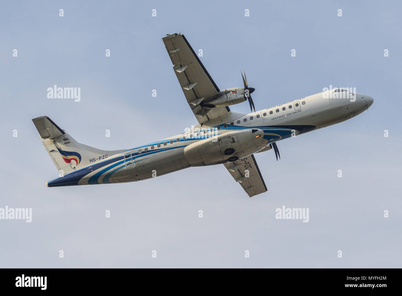 Airplane taking off from phuket hi-res stock photography and images - Alamy