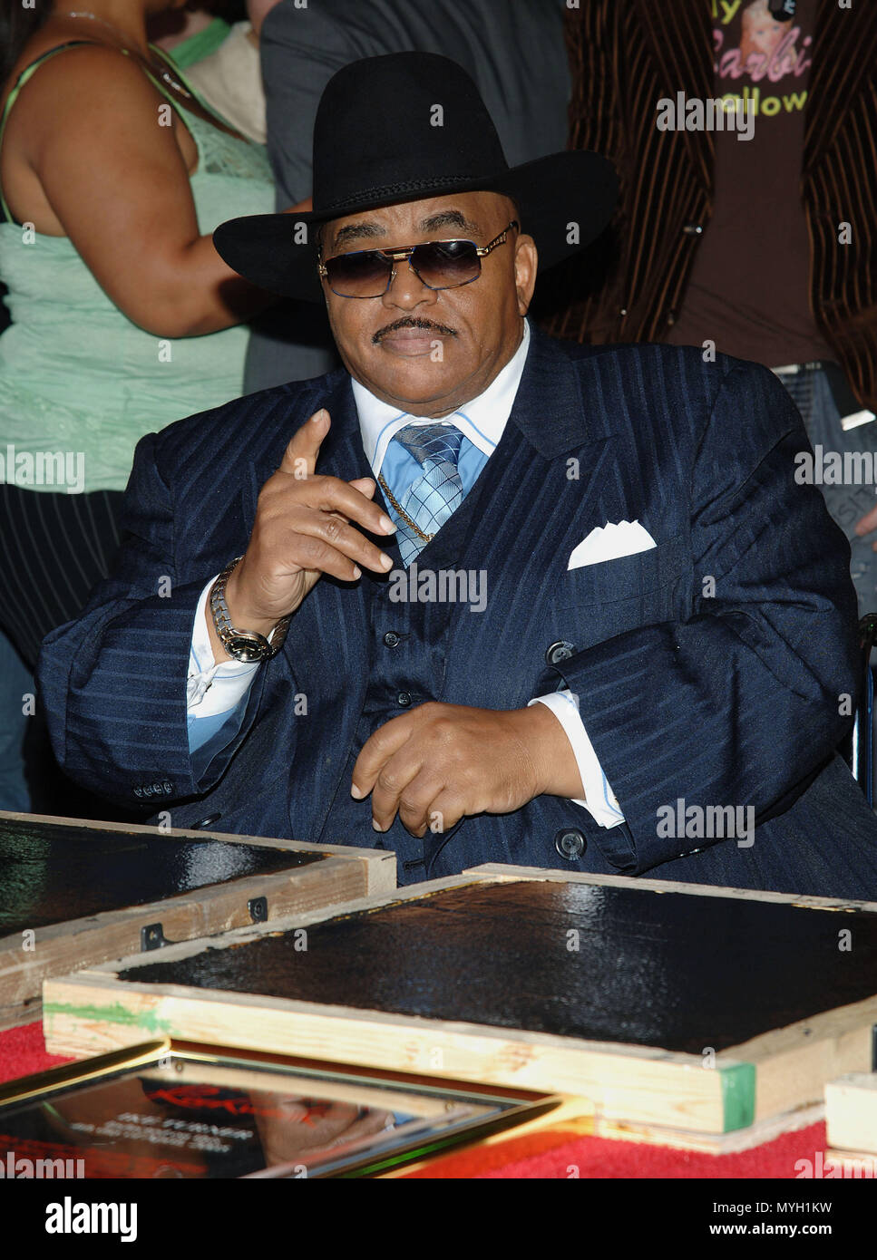 Solomon Burke was Inducted on the Rock Walk of Fame at the Guitar ...