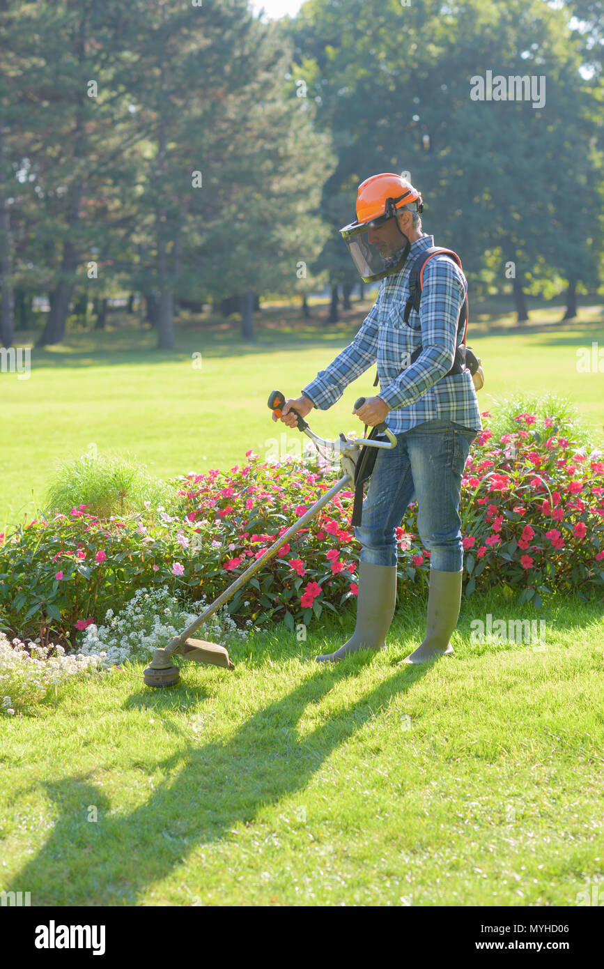 Golf course maintenance worker hi-res stock photography and images - Alamy