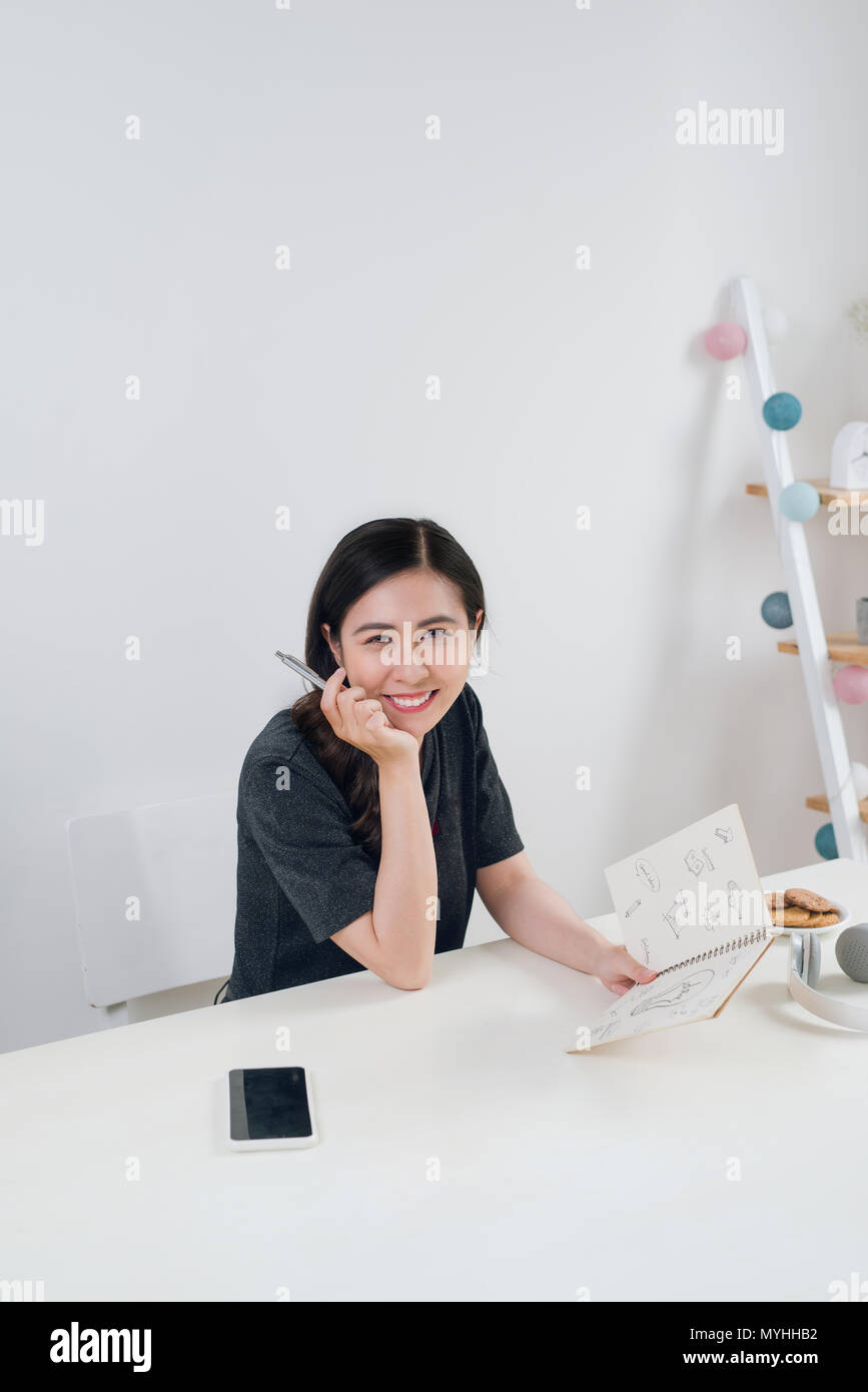 woman working paper work, Writing list and note by business woman ...