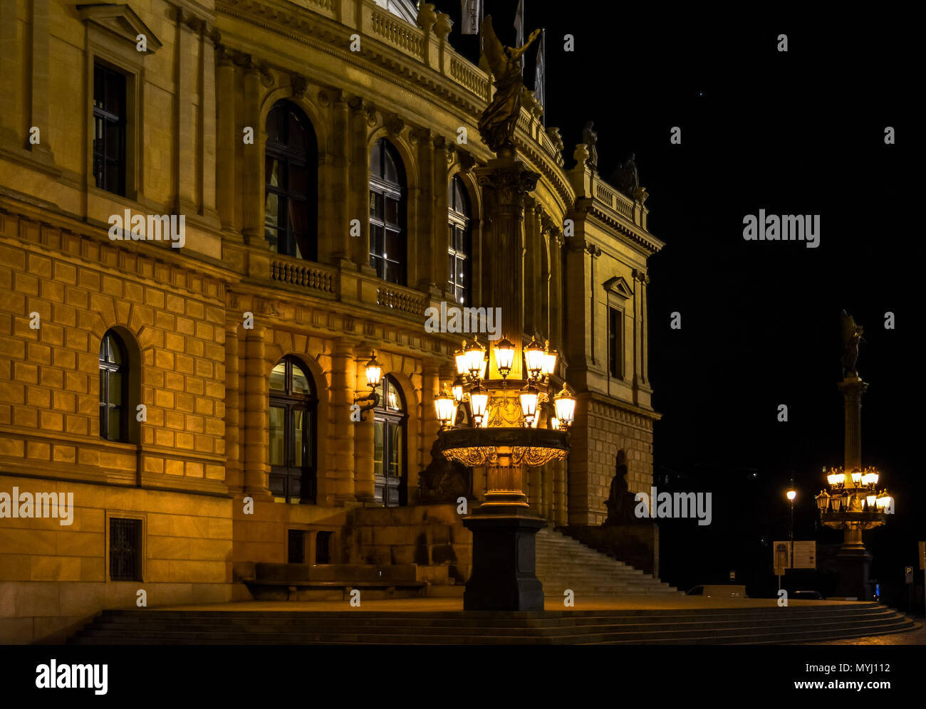 Old lamp posts hi-res stock photography and images - Alamy