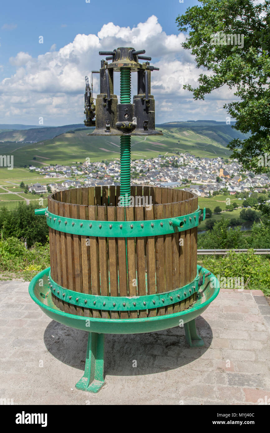 Spindle press hi-res stock photography and images - Alamy