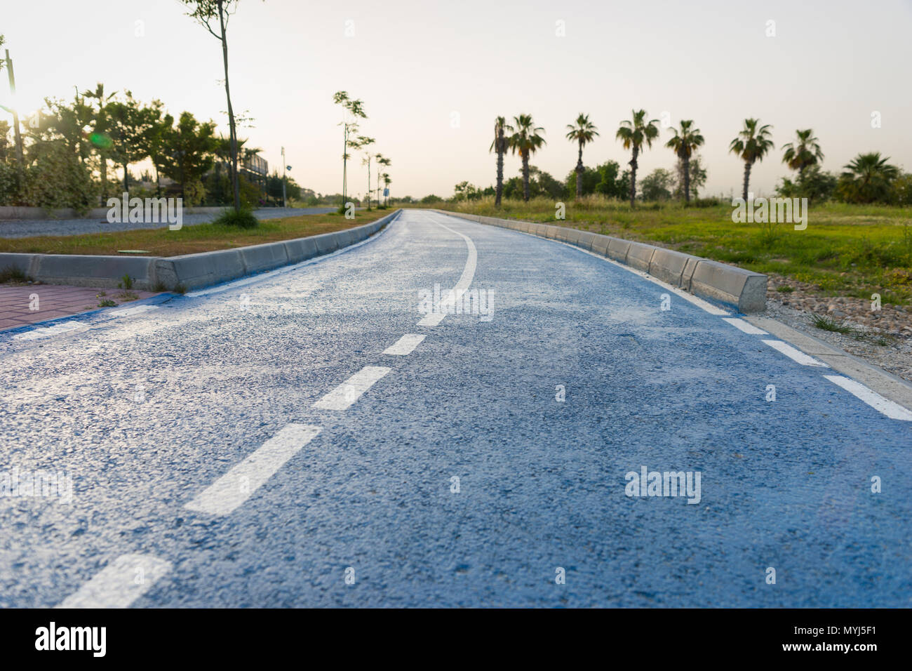 Road markings parallel hi-res stock photography and images - Alamy