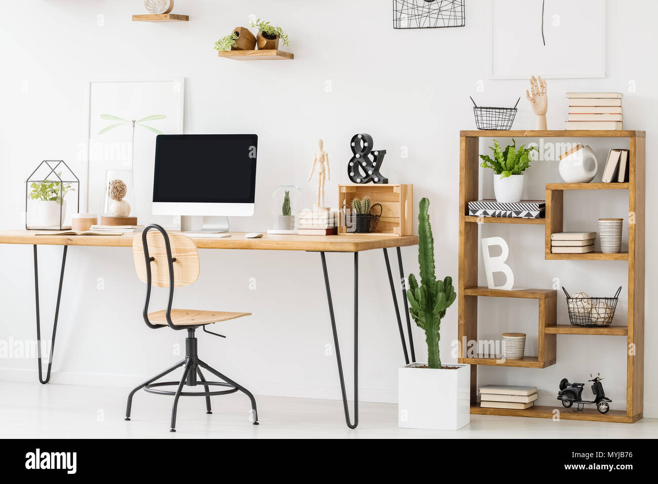 Modern office ornaments hi-res stock photography and images - Alamy