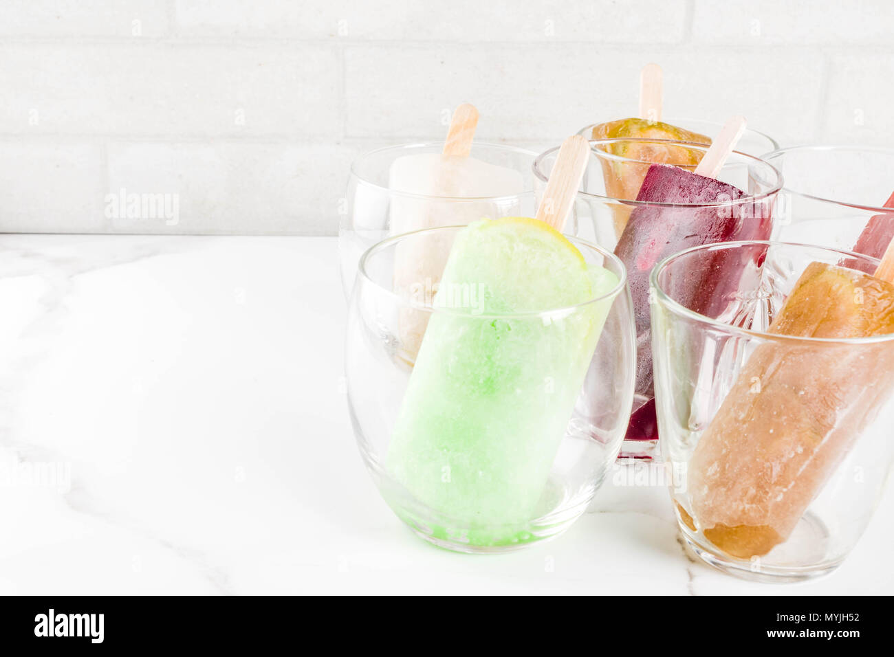 Summer party food ideas, frozen boozy alcohol cocktails popsicles ...