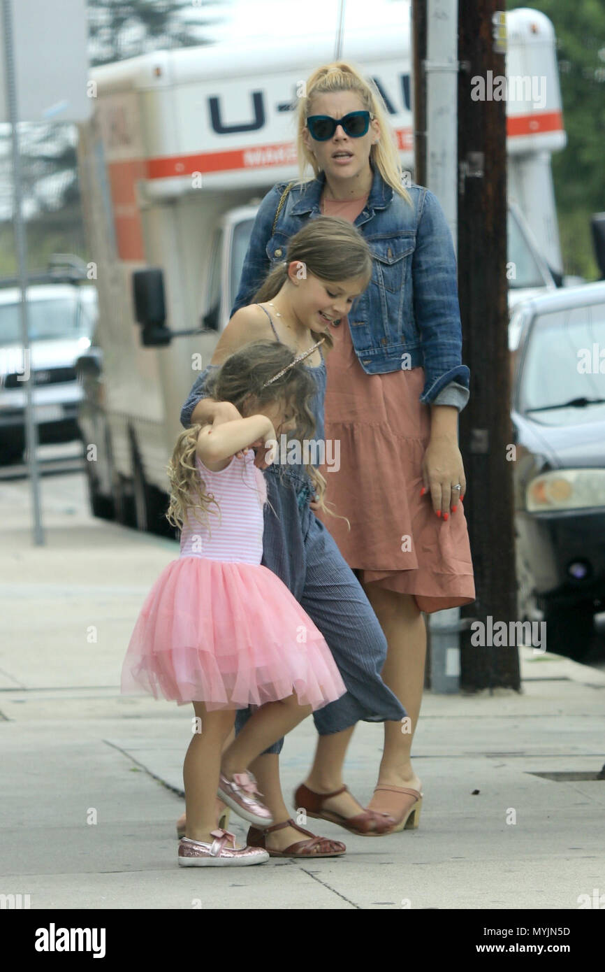 Busy Philipps spotted with her daughters, Cricket and Birdie, in Studio ...