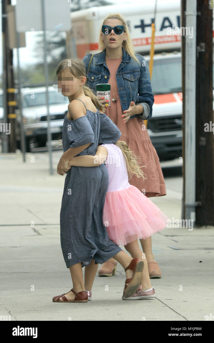 Busy Philipps spotted with her daughters, Cricket and Birdie, in Studio ...