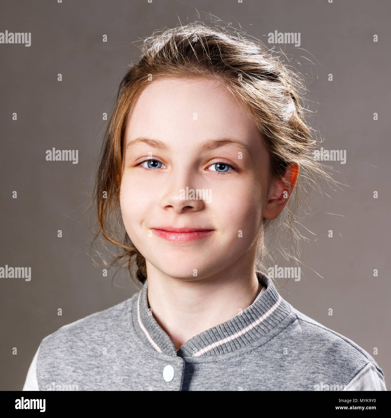 Child posing and camera hi-res stock photography and images - Alamy