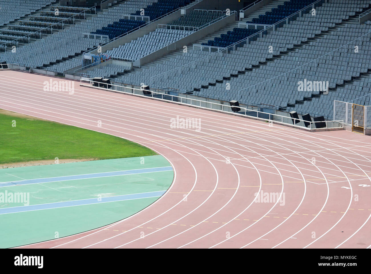 Empty stadiums hi-res stock photography and images - Alamy