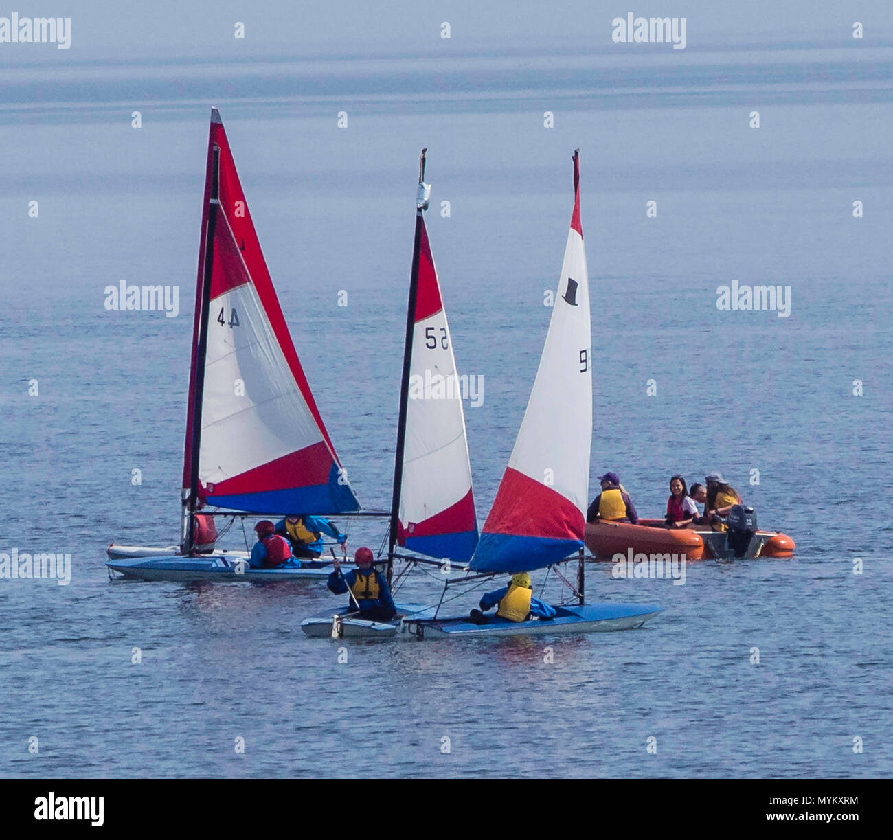 A group of young people learning how to sail dinghys Stock Photo - Alamy