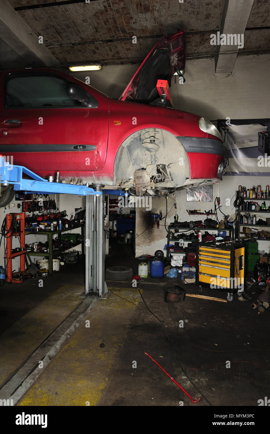 Road parts hi-res stock photography and images - Alamy