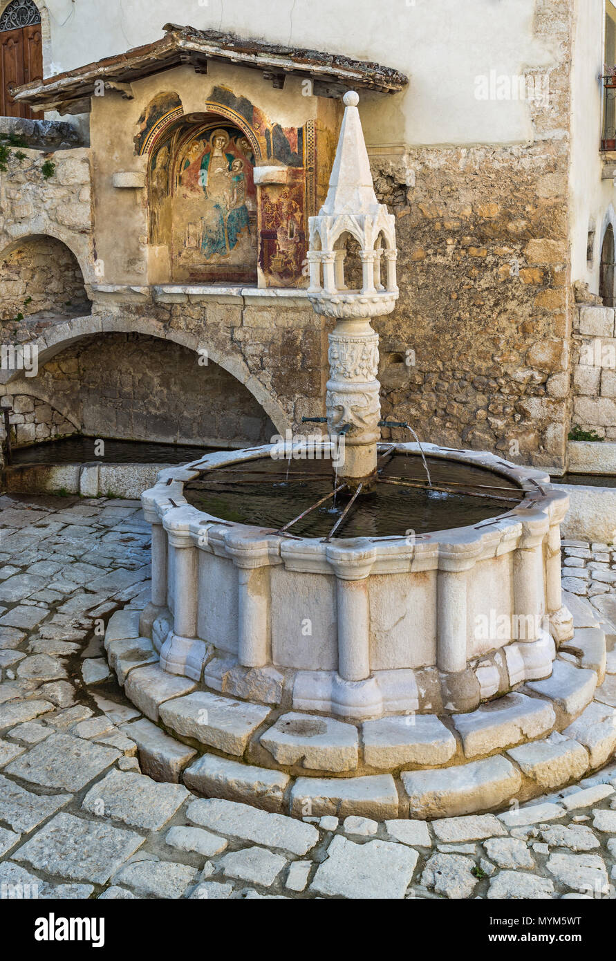 Medieval niche hi-res stock photography and images - Alamy