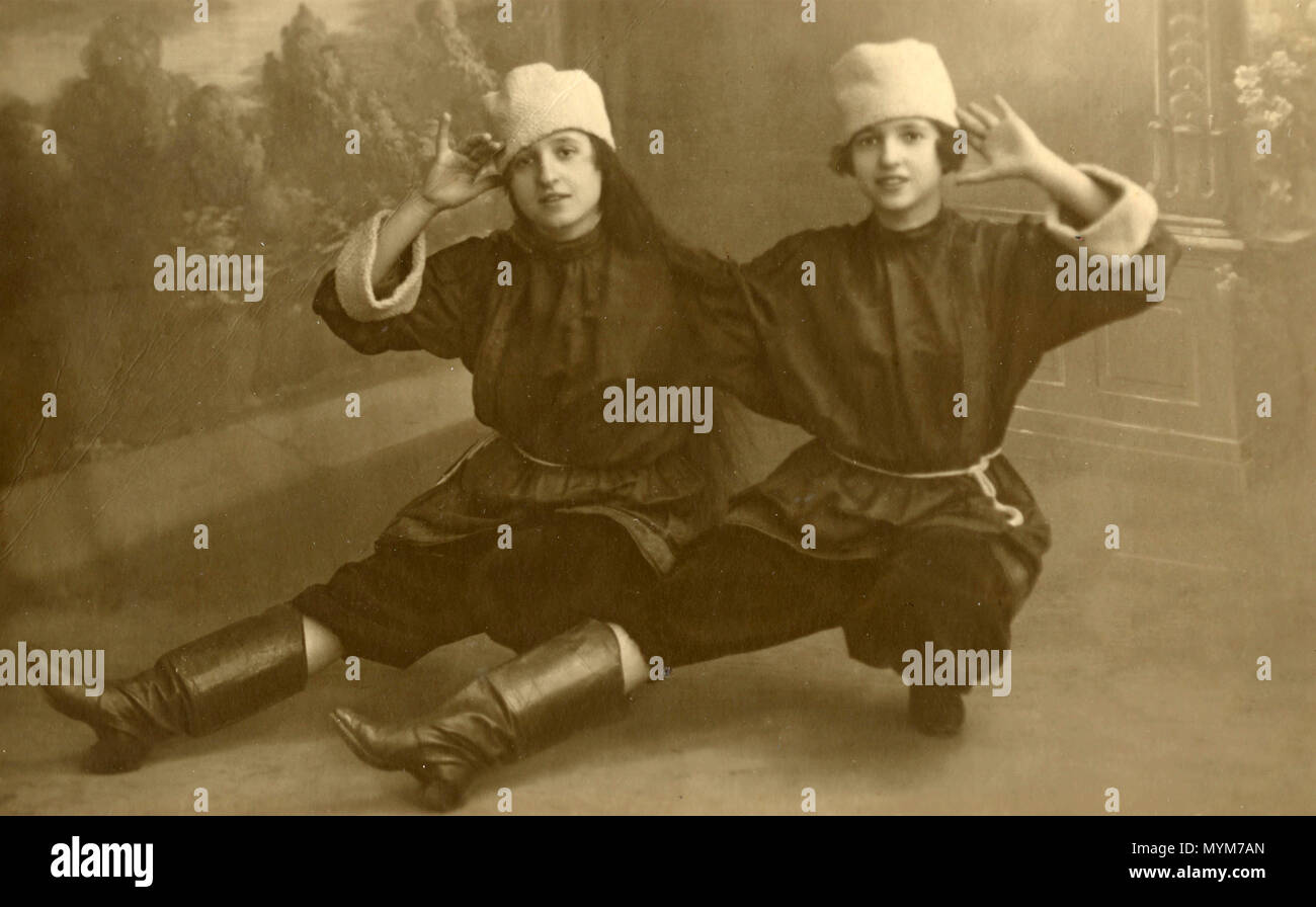 Cabaret burlesque: Sorelle Bianchi, Italy 1920s Stock Photo - Alamy
