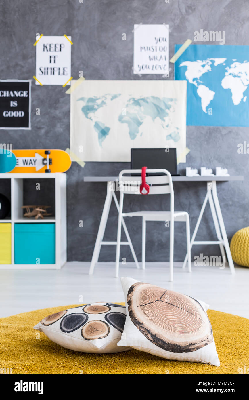 Posters on wall teenager hi-res stock photography and images - Alamy