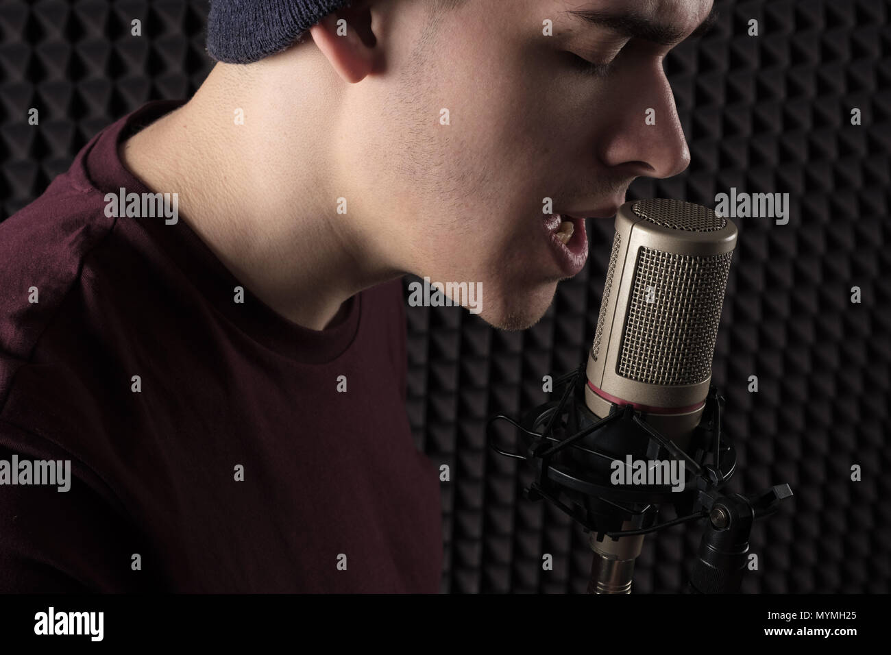 The guy sings close to the microphone, closing his eyes. Close ...