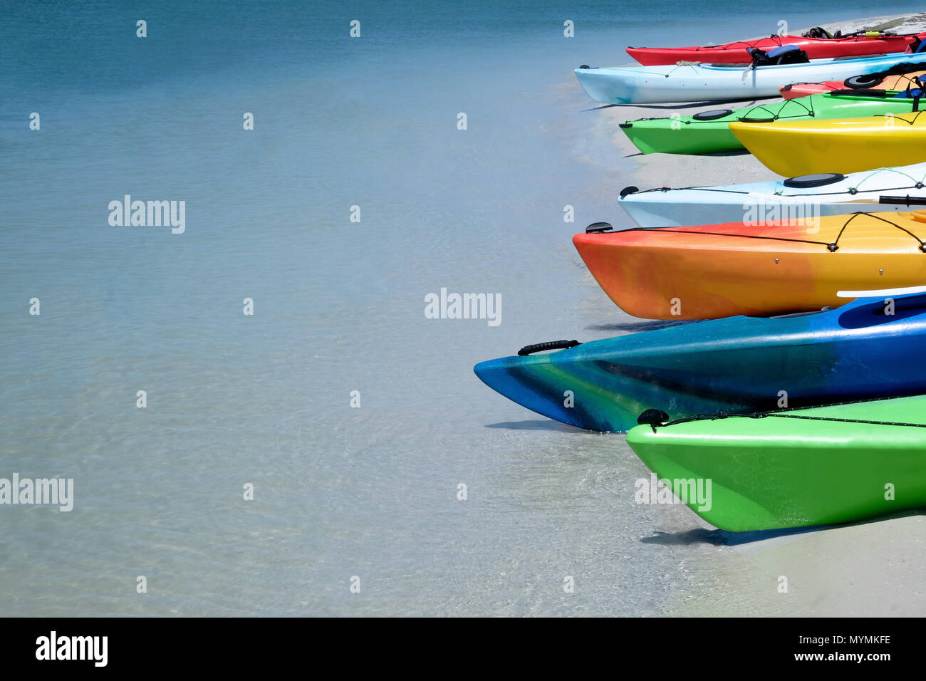 Line of canoes hi-res stock photography and images - Alamy
