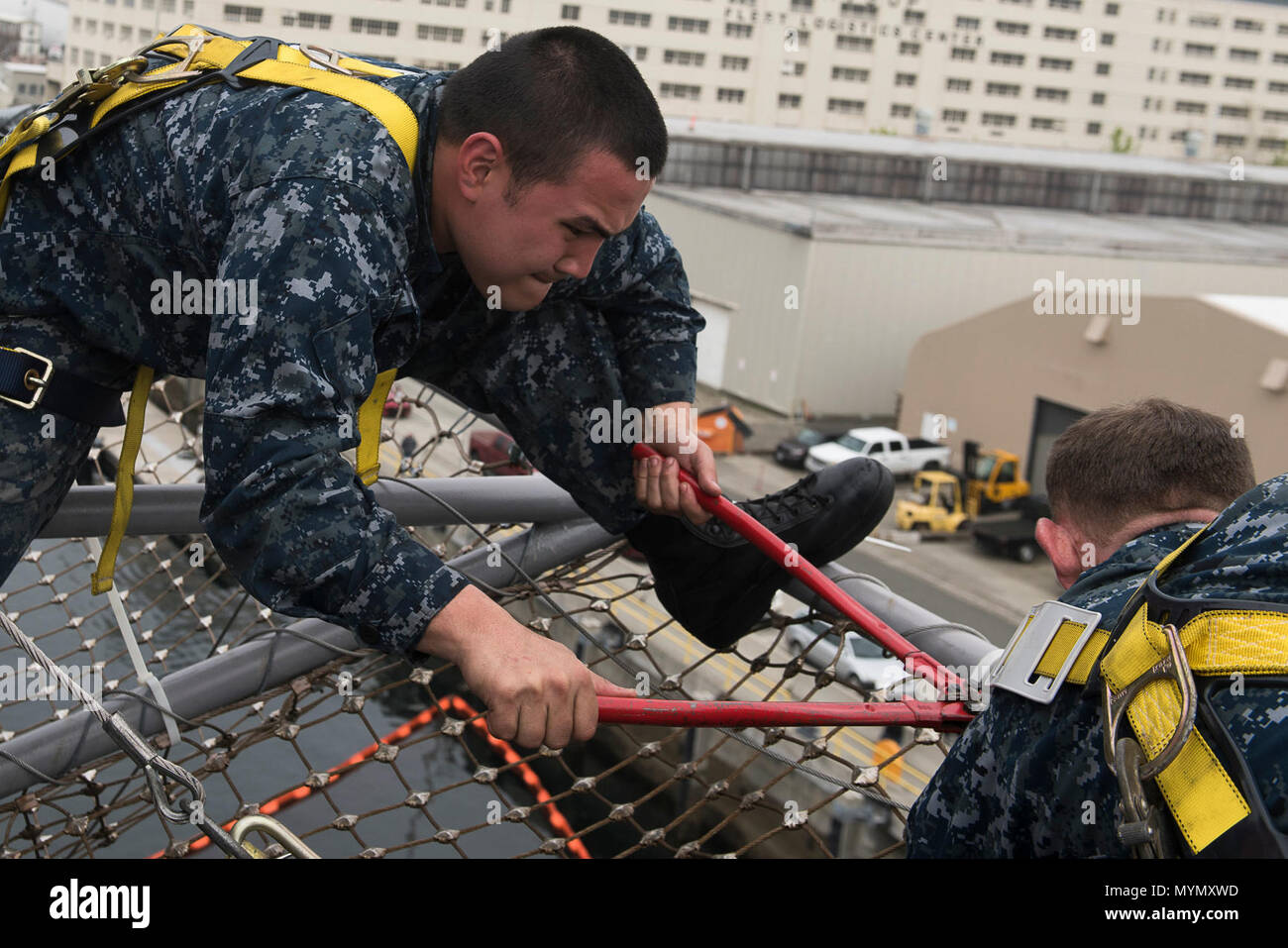 Crimping force hi-res stock photography and images - Alamy
