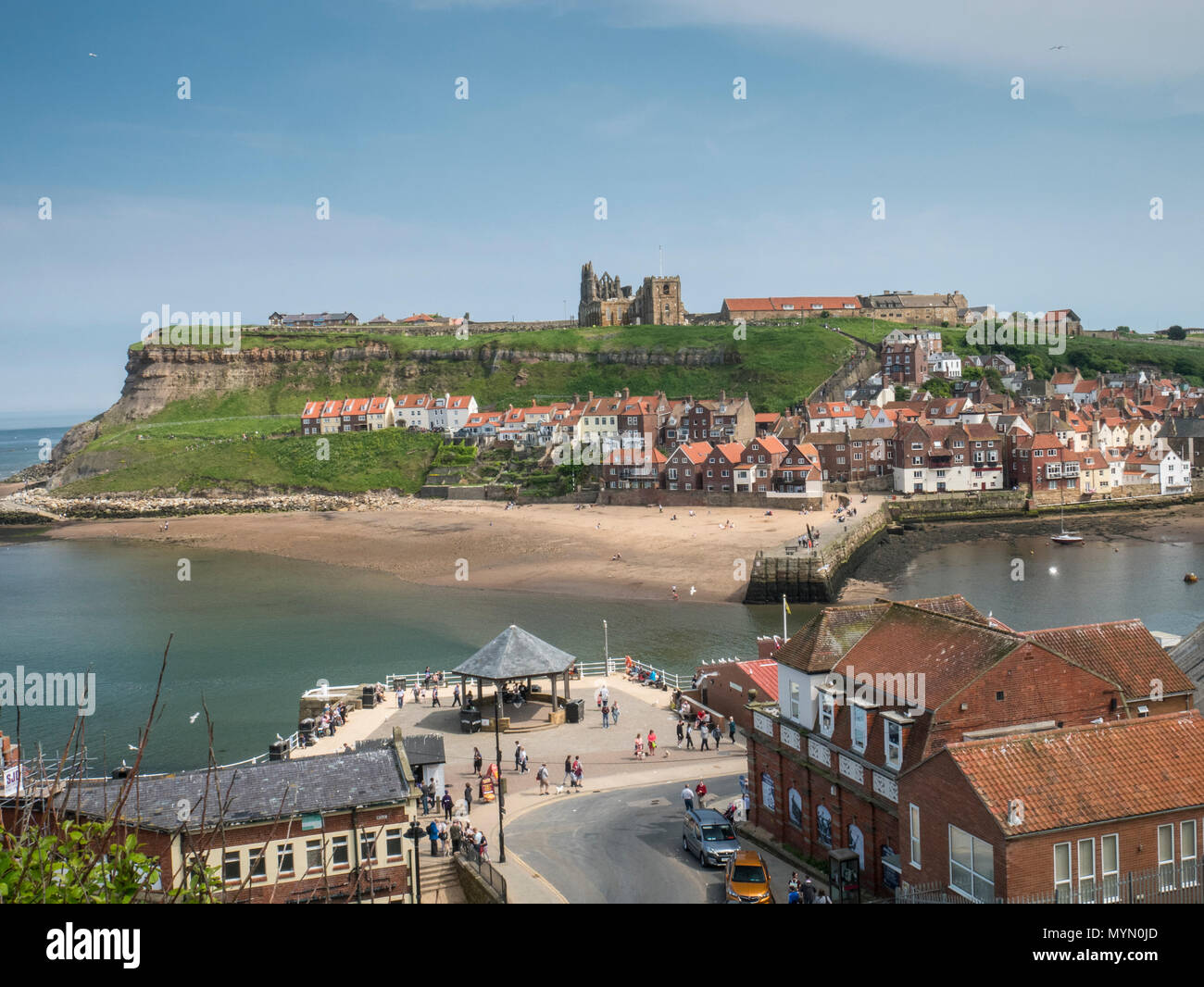 Whitby abbey and beach hi-res stock photography and images - Alamy