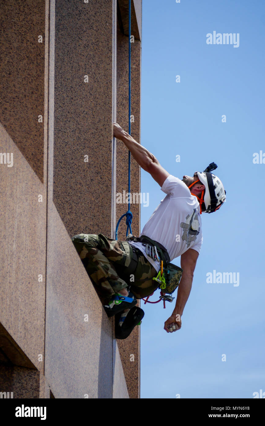 French Mountain Troopers climb Part-Dieu tower, Lyon, France Stock ...