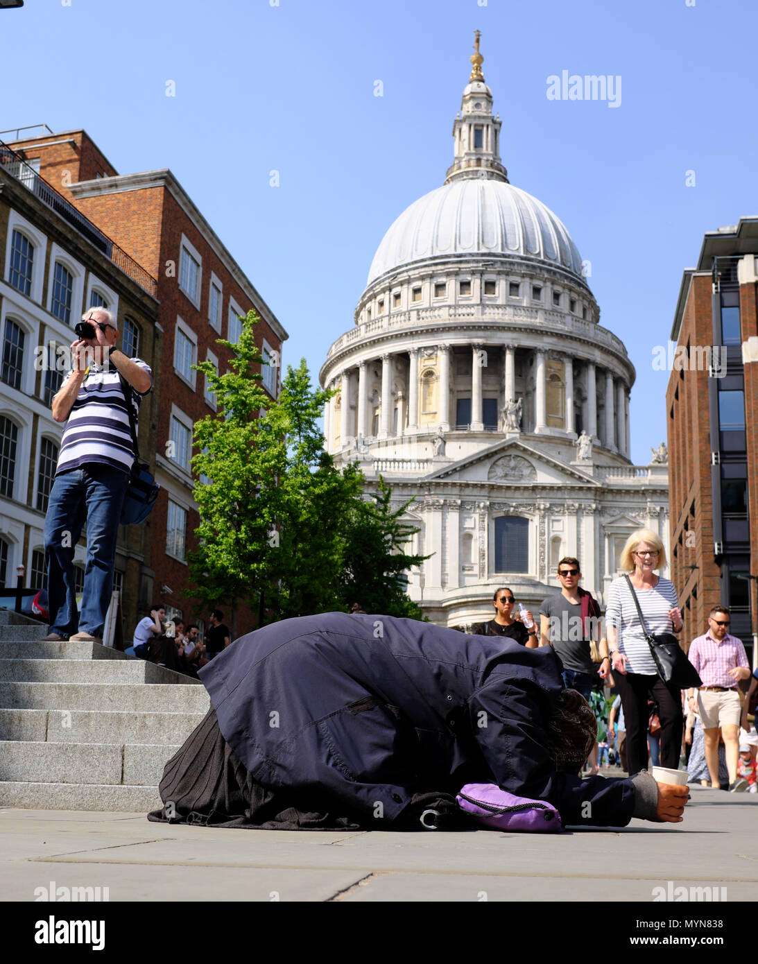 Begger london hi-res stock photography and images - Alamy