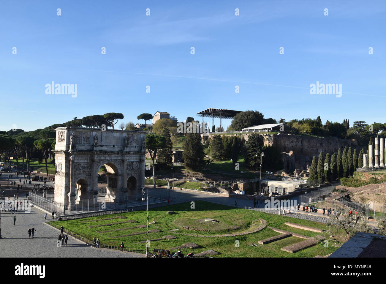 Arch of Constantine situated betwen the Colosseum and the Palatine Hill ...