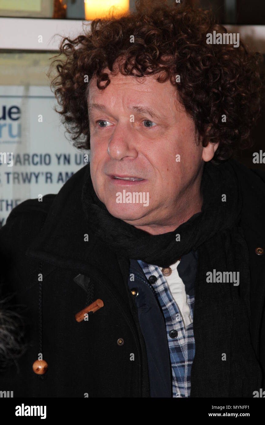 Leo sayer performing hi-res stock photography and images - Alamy