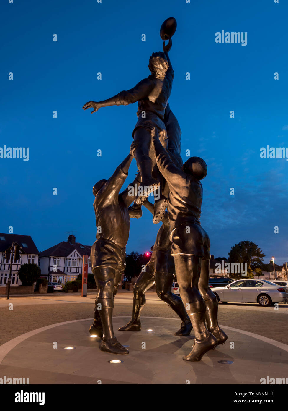Bronze statues at twickenham hi-res stock photography and images - Alamy