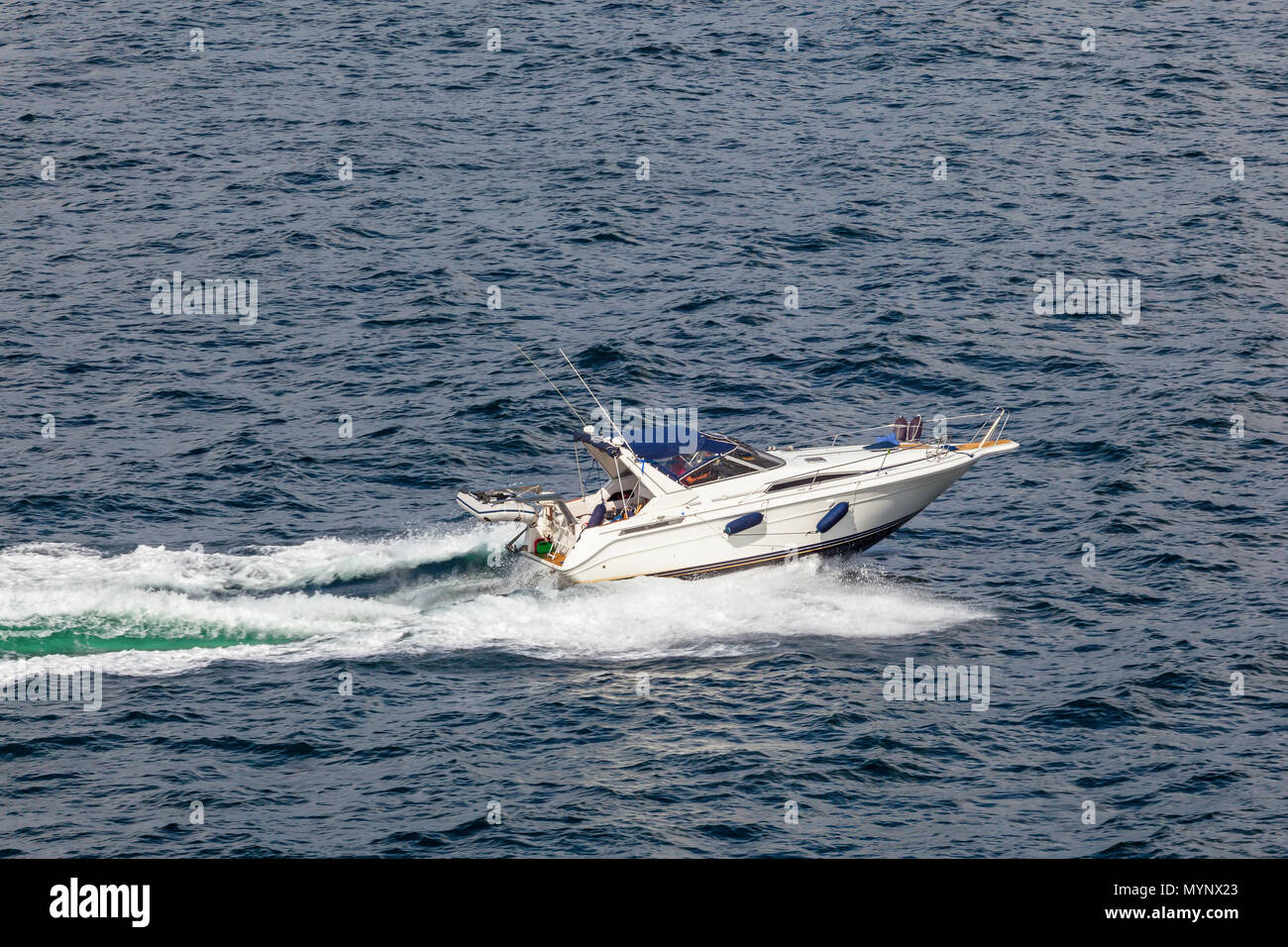 High speed boating hi-res stock photography and images - Alamy