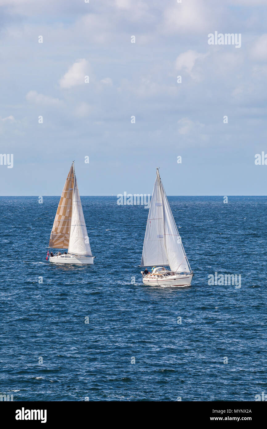 Sailboats at sea with horizon Stock Photo - Alamy