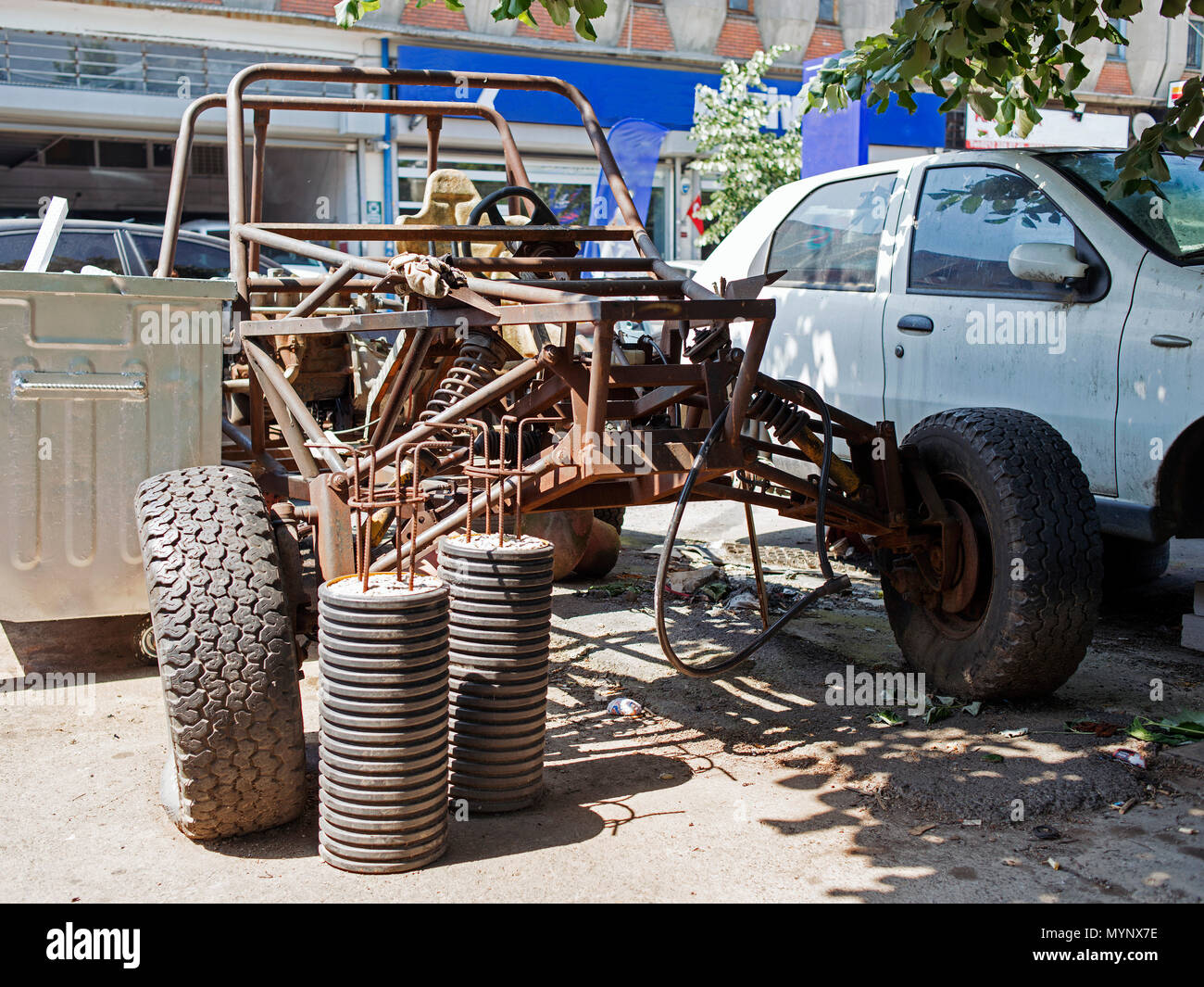 A burned rusty abandoned SUV vehicle 4x4 in the street Stock Photo - Alamy