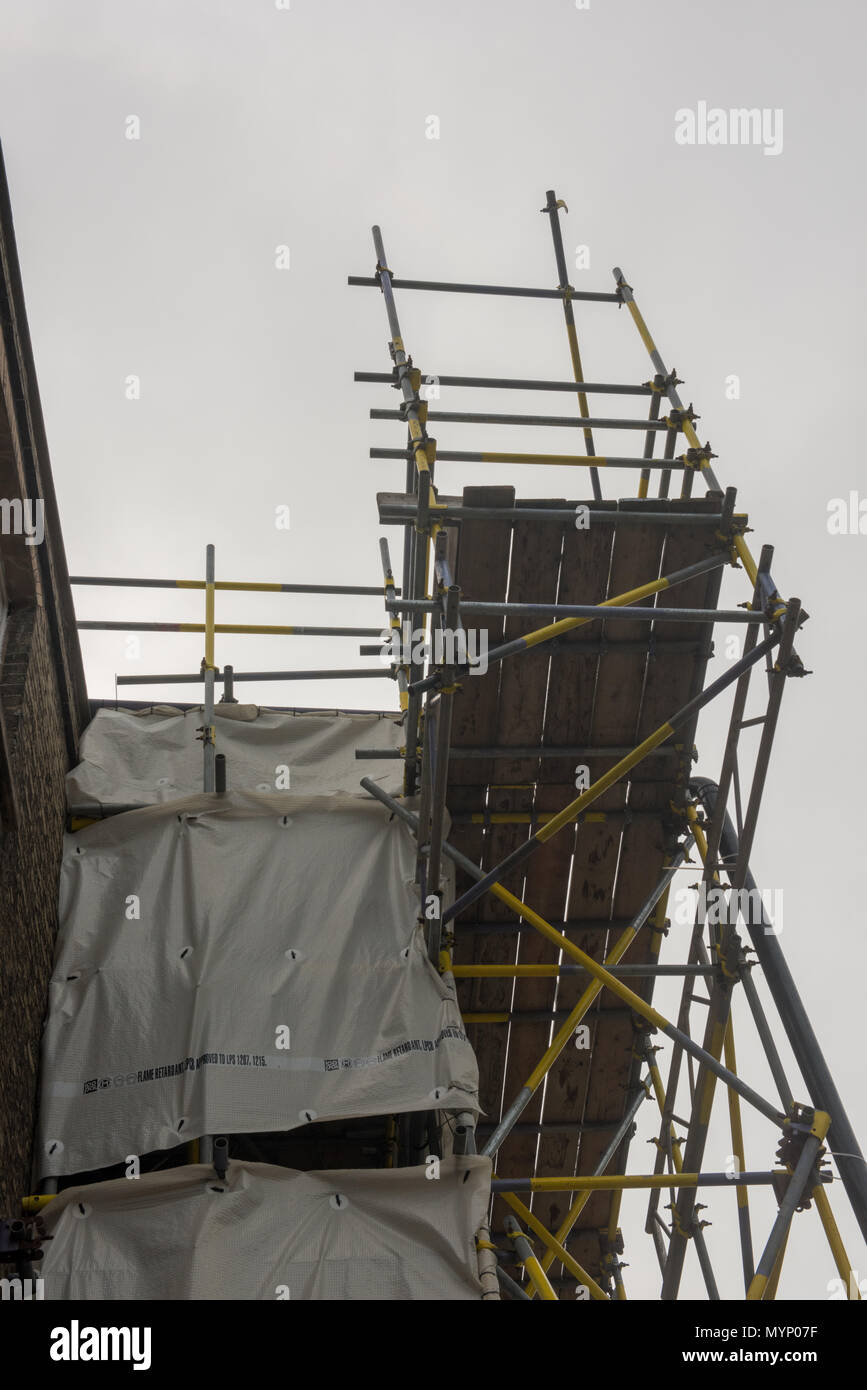 Scaffolding scaffold poles hi-res stock photography and images - Alamy