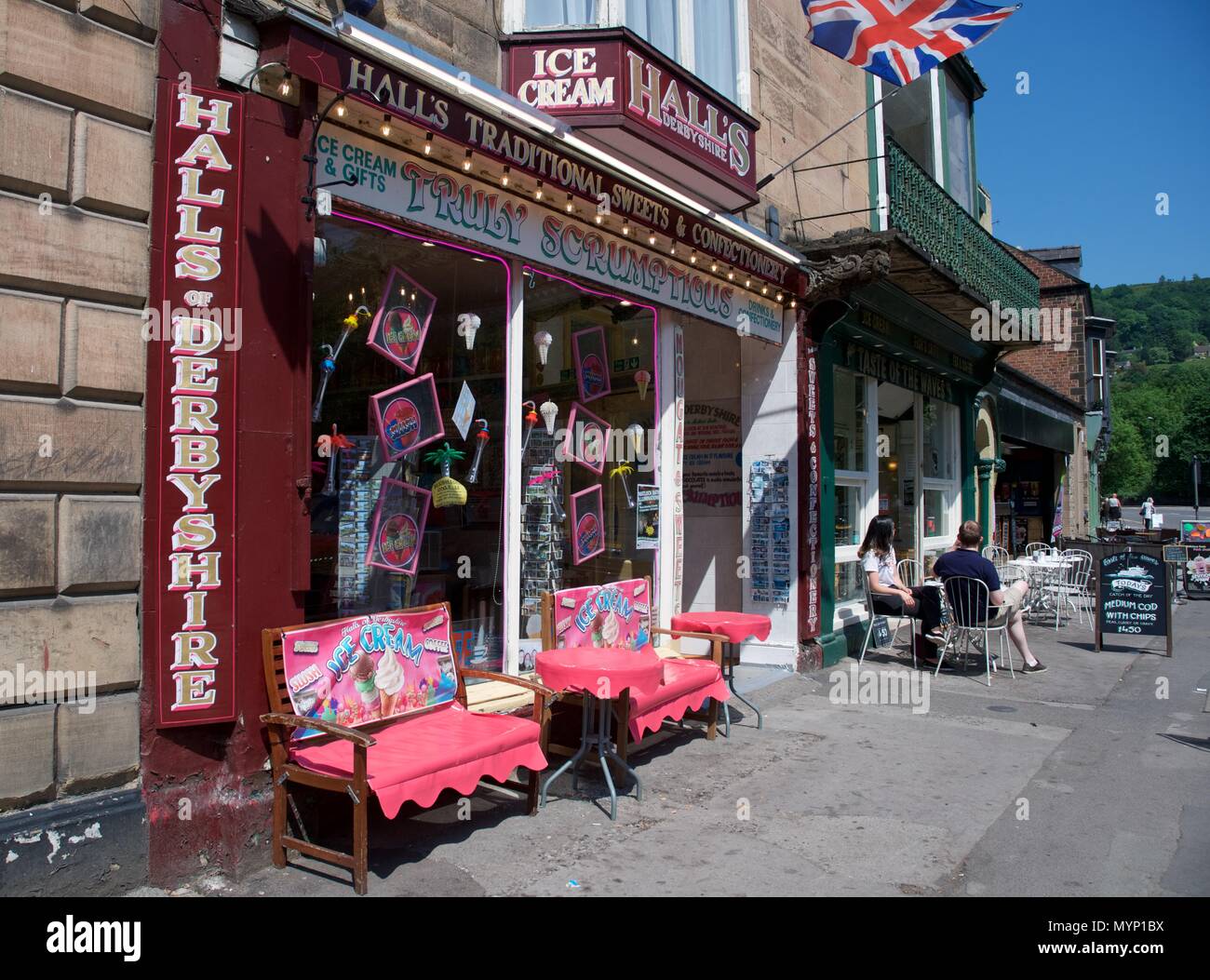 Shopping in matlock hi-res stock photography and images - Alamy