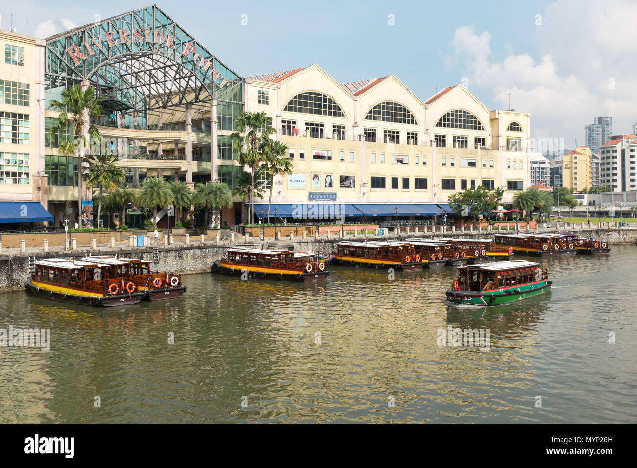 Line of bumboats hi-res stock photography and images - Alamy