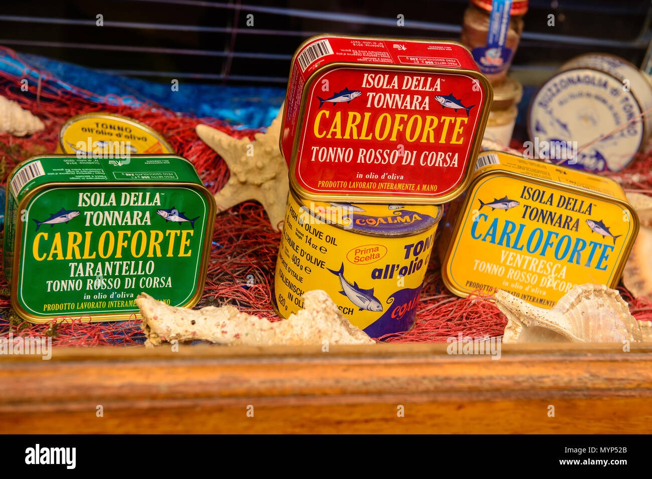 Canned tuna hi-res stock photography and images - Alamy