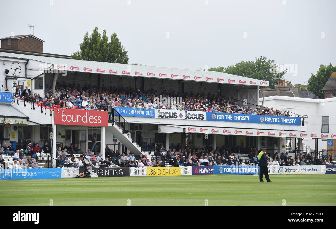 Sport of cricket hi-res stock photography and images - Alamy