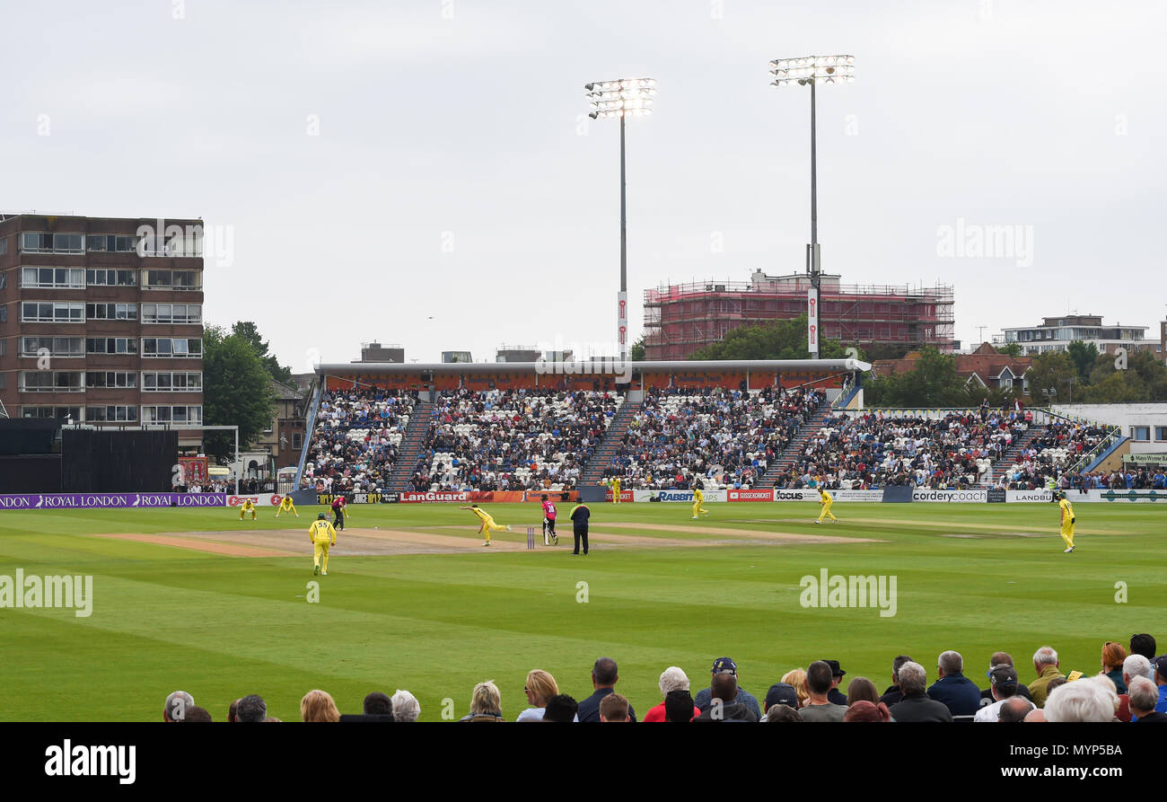 Cricket Crowd Stock Photos & Cricket Crowd Stock Images - Alamy