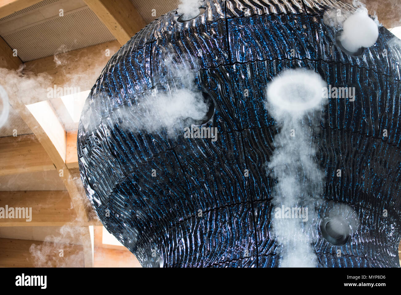 Worlds largest ceramic sculpture hi-res stock photography and images ...