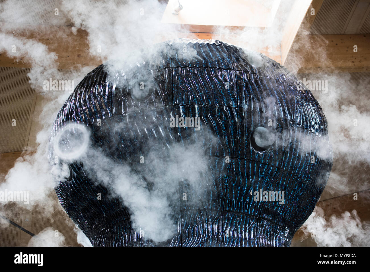 Worlds largest ceramic sculpture hi-res stock photography and images ...