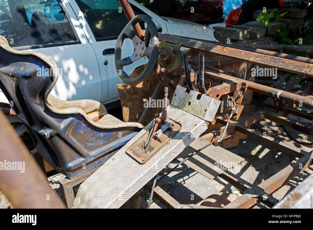 A burned rusty abandoned SUV vehicle 4x4 in the street Stock Photo - Alamy